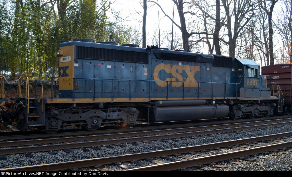 CSX SD40-2 8887 on Q418-04